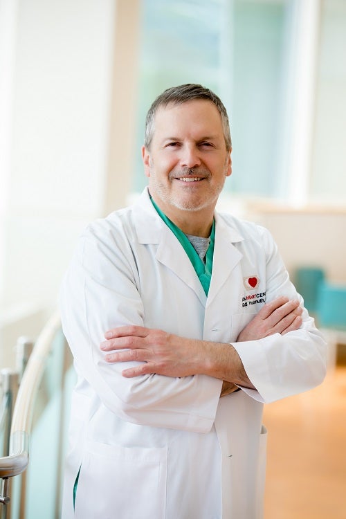 Saving Lives, David Hockmuth, M.D., Vail En Espanol Magazine | MercyOne